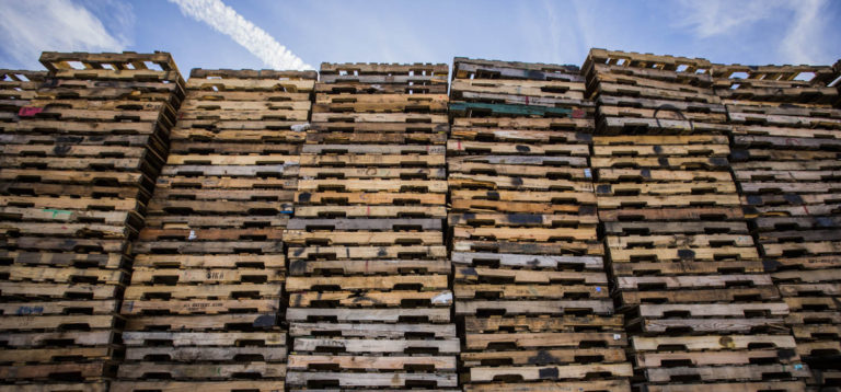 Combo Pallets & Recycled Pallets | Custom Forest Products Wood Pallets